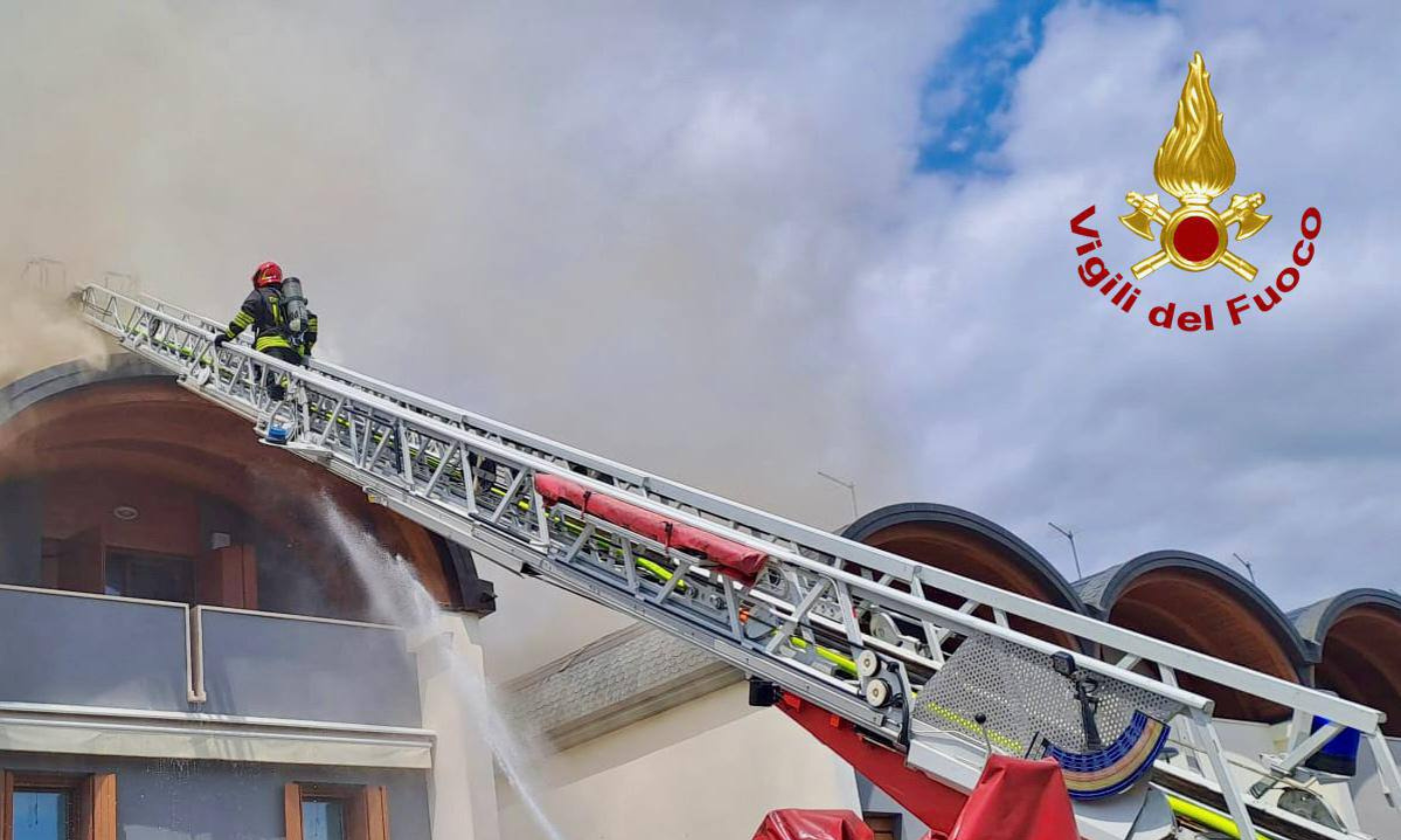 Incendio a Limena, in fiamme impianto fotovoltaico sul tetto di un’abitazione - Prima Padova
